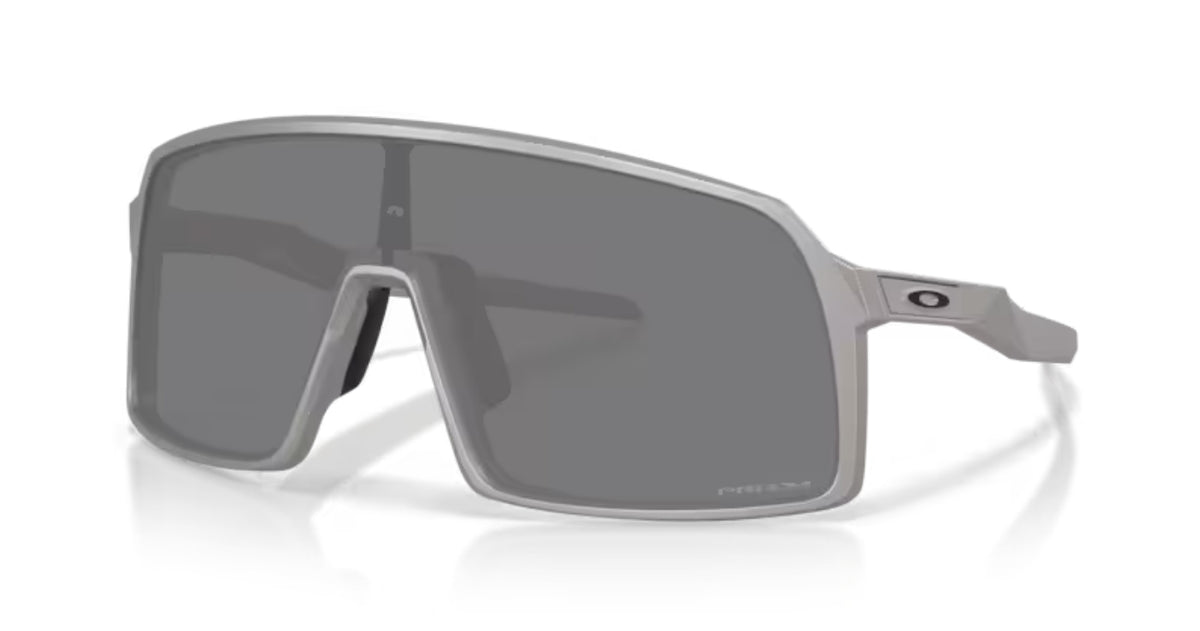 Oakley Sutro Titanium/ Prizm Black – sportbrillenshop.nl